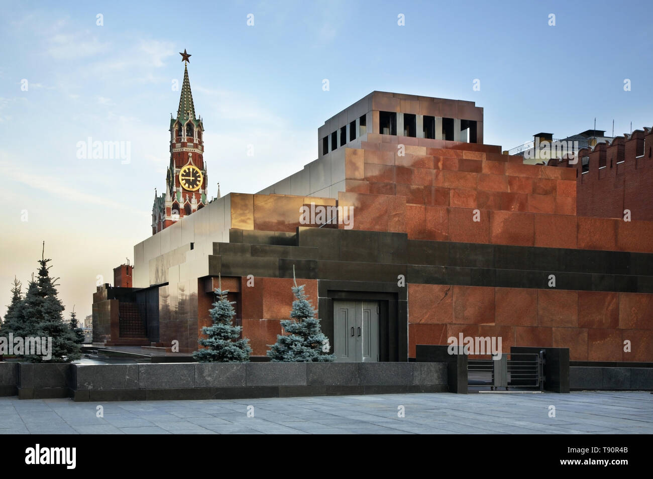 Lenin red square hi-res stock photography and images - Alamy