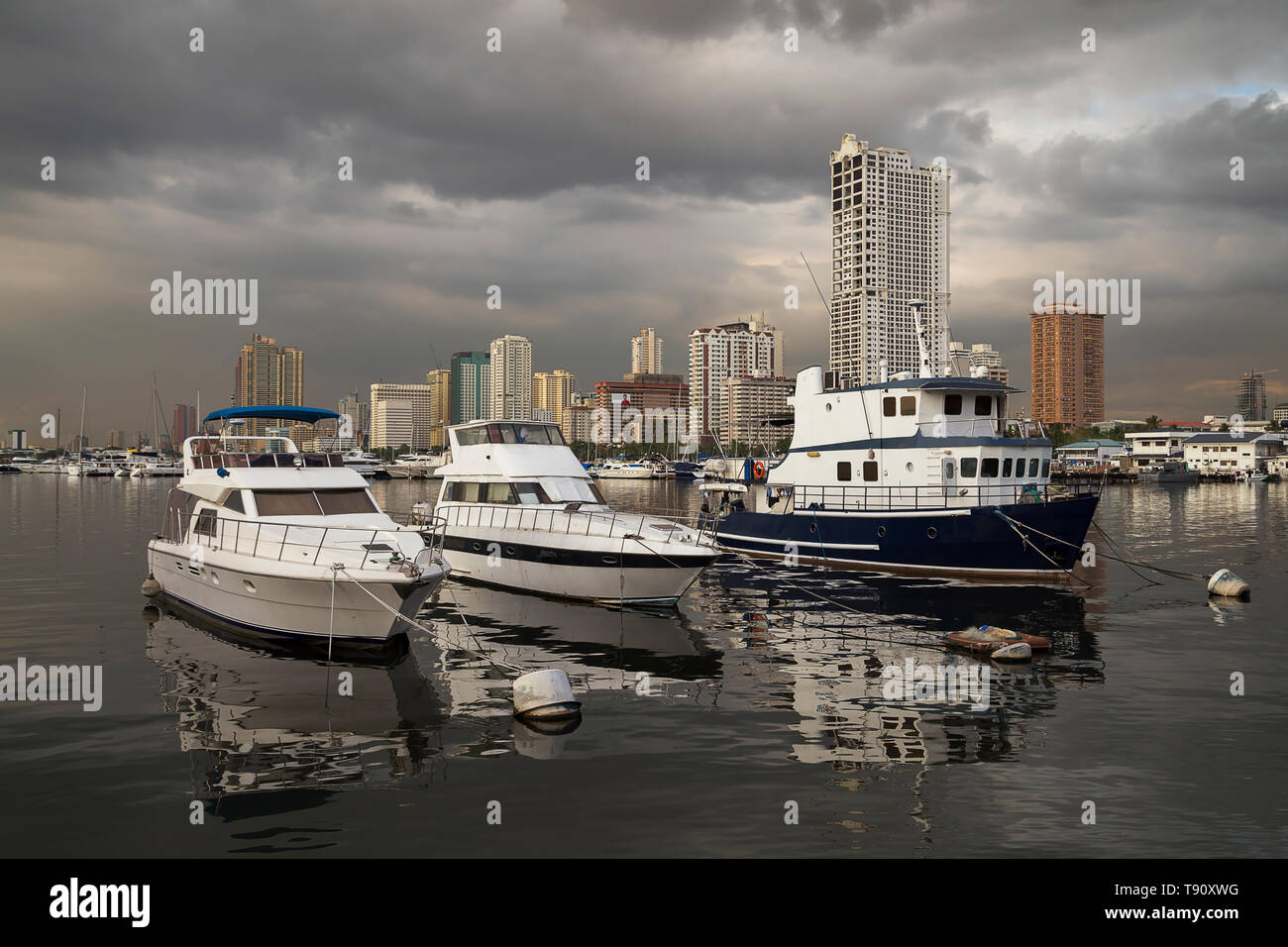 Yachts in Manila Bay, Harbour Square, Philippines Stock Photo - Alamy