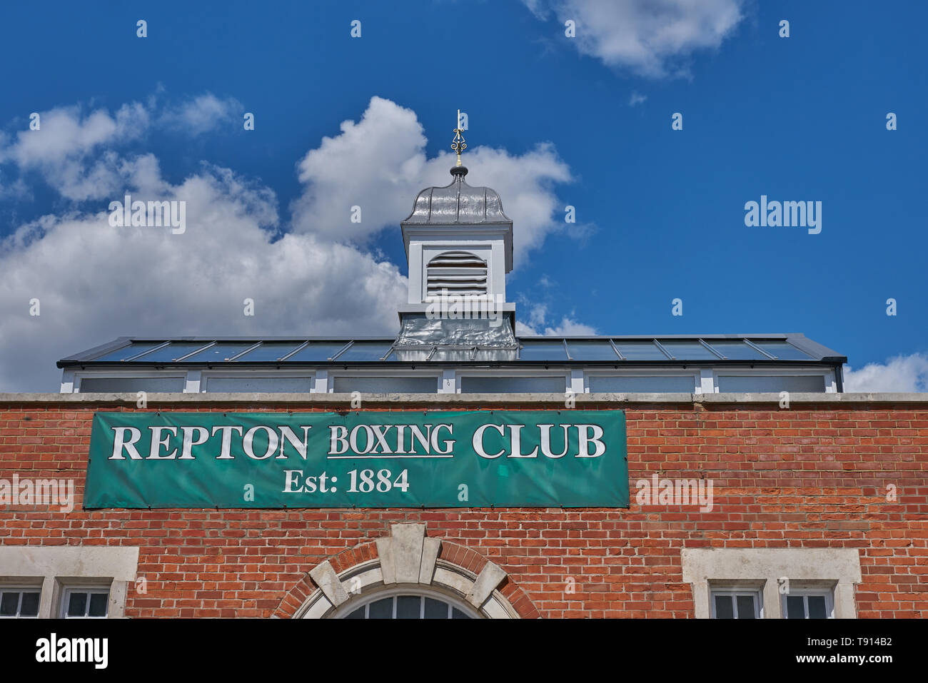 East end boxing club hi-res stock photography and images - Alamy