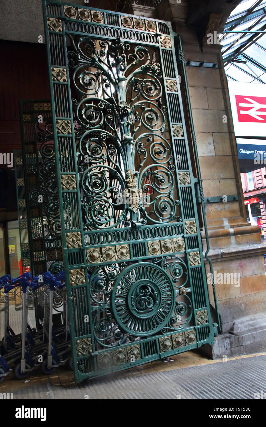 Great wrought iron gates hi-res stock photography and images - Alamy