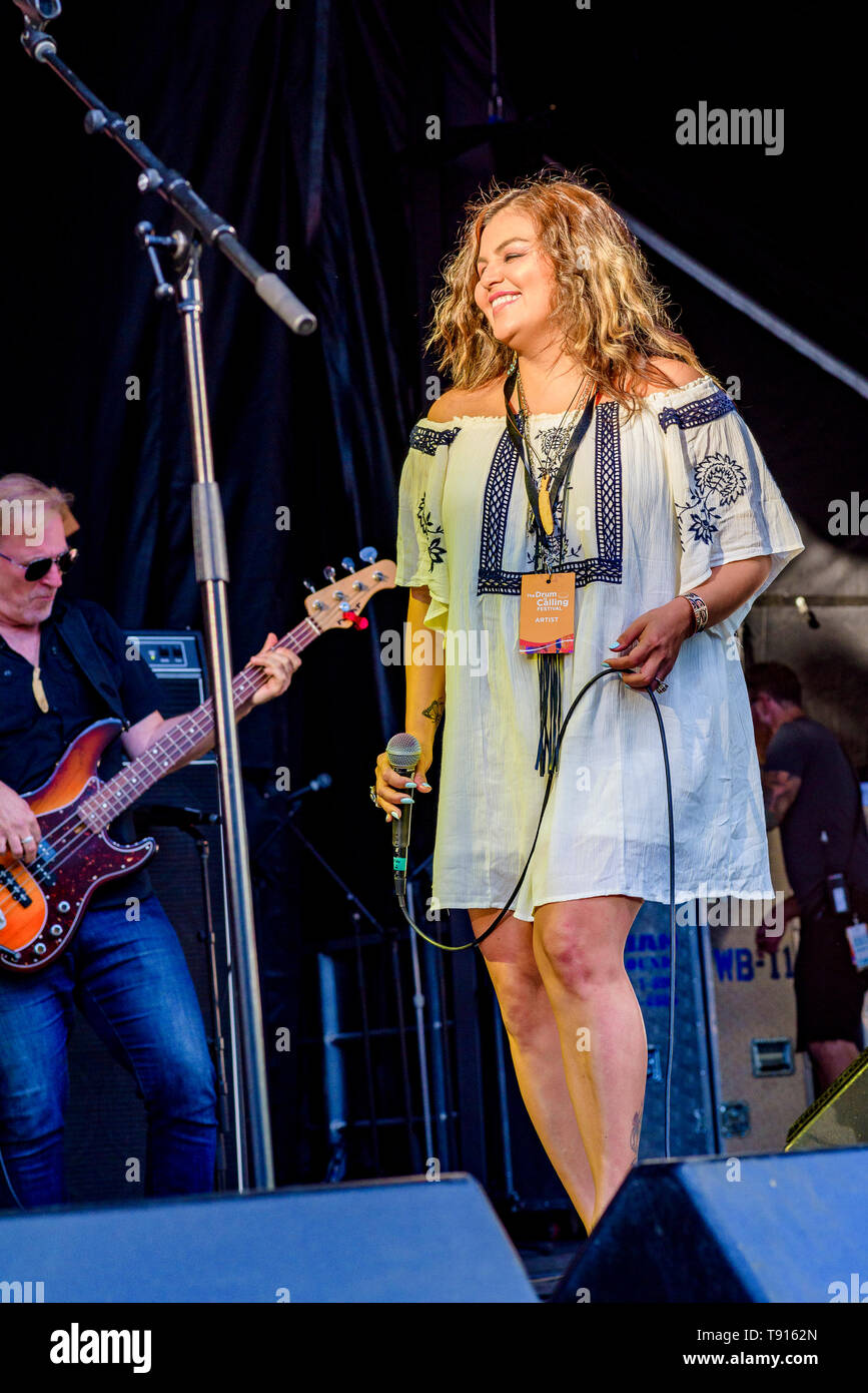 Crystal shawanda hi-res stock photography and images - Alamy