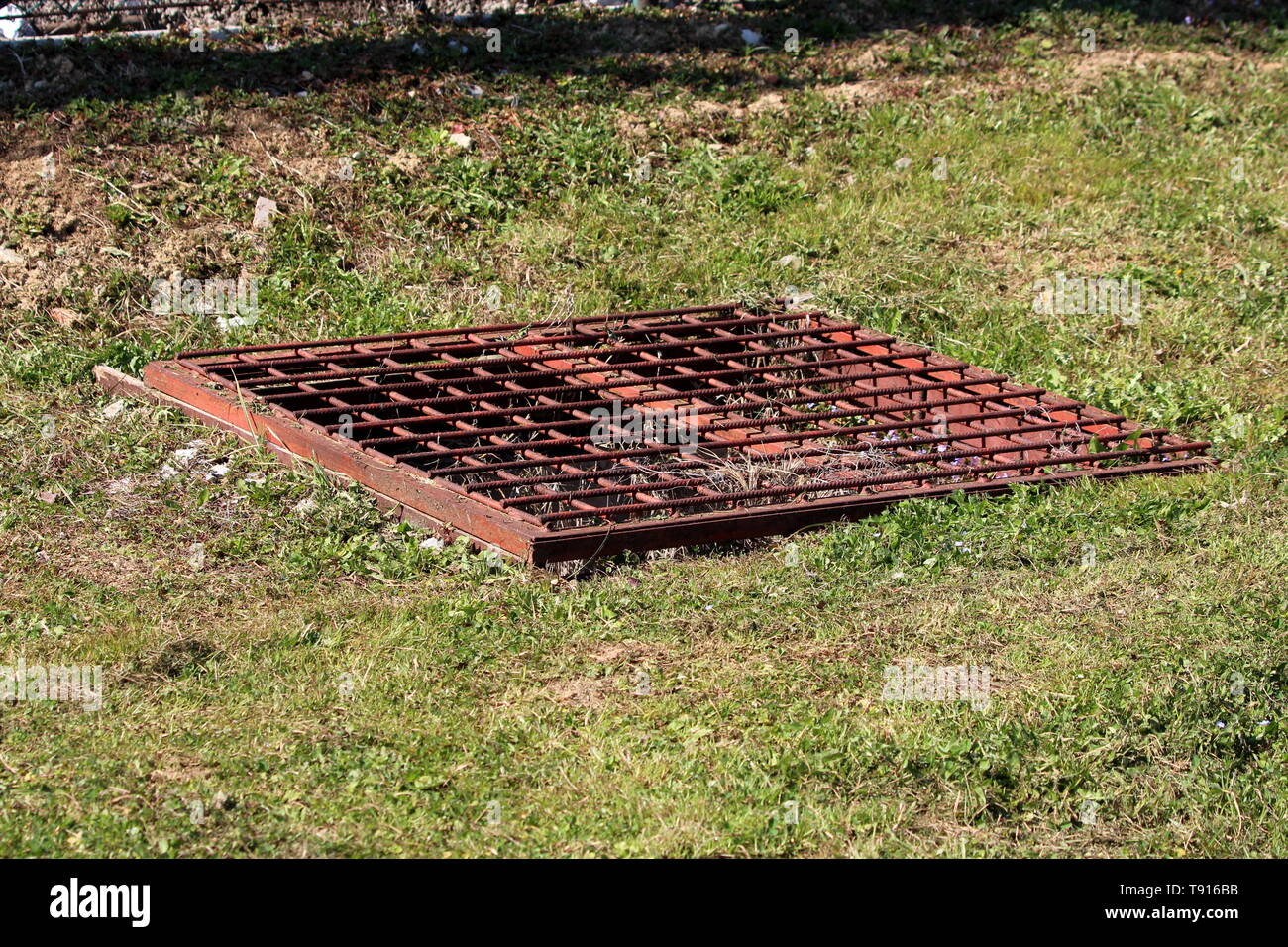 Large manhole cover hi-res stock photography and images - Alamy