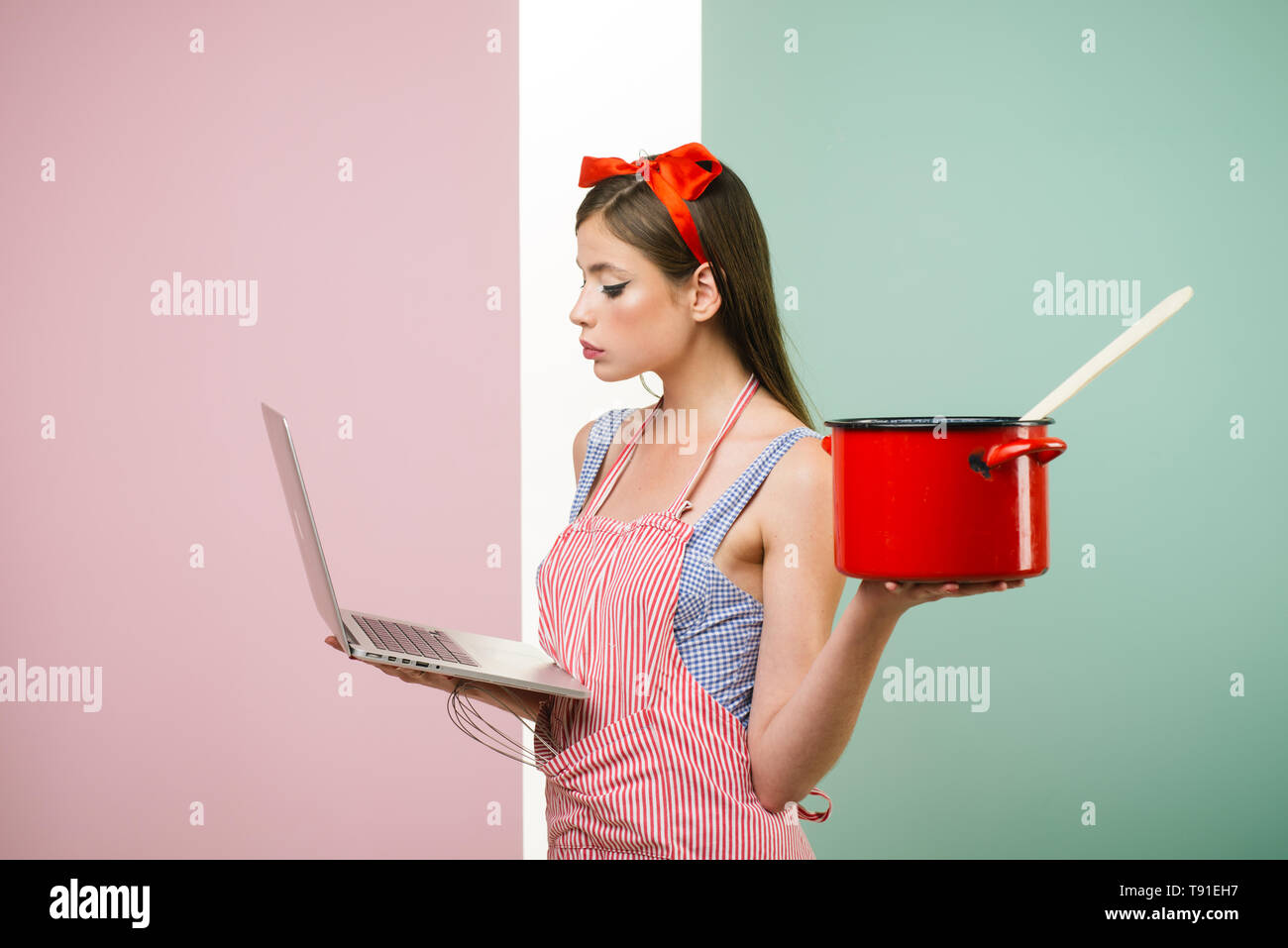 Perfect Housewife Pin Up Woman With Trendy Makeup Pinup Girl With