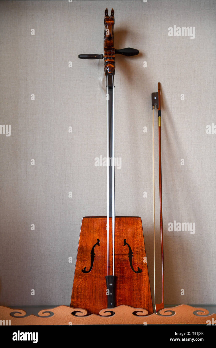 Traditional mongolian fiddle hi-res stock photography and images - Alamy