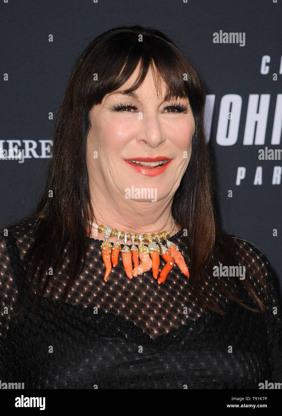 Anjelica houston hi-res stock photography and images - Alamy