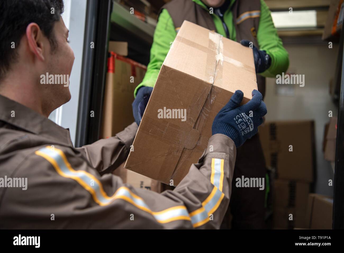 Parcel carriers hi-res stock photography and images - Alamy