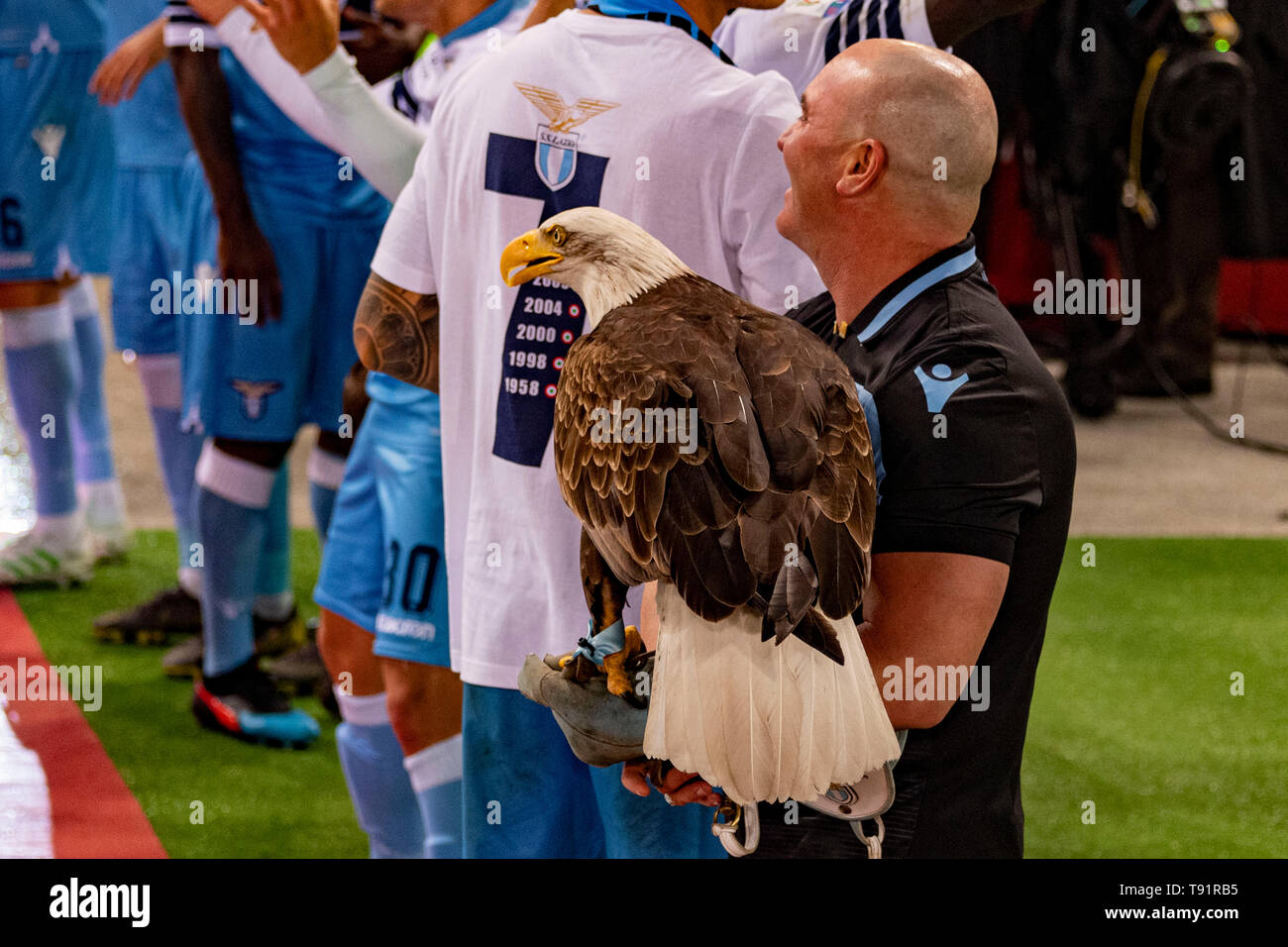Eagle mascot hi-res stock photography and images - Alamy
