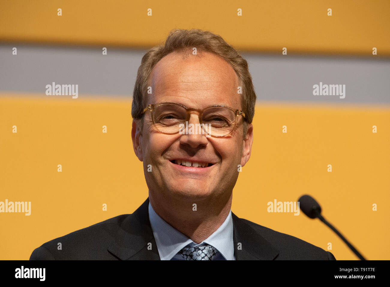 Dhl global forwarding hi-res stock photography and images - Alamy