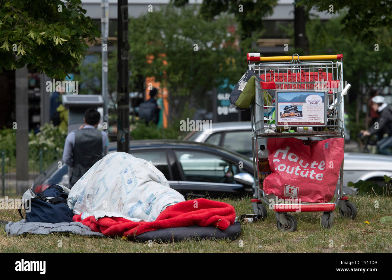 Berlin, Germany. 13th May, 2019. A homeless guy sleeps in a meadow ...