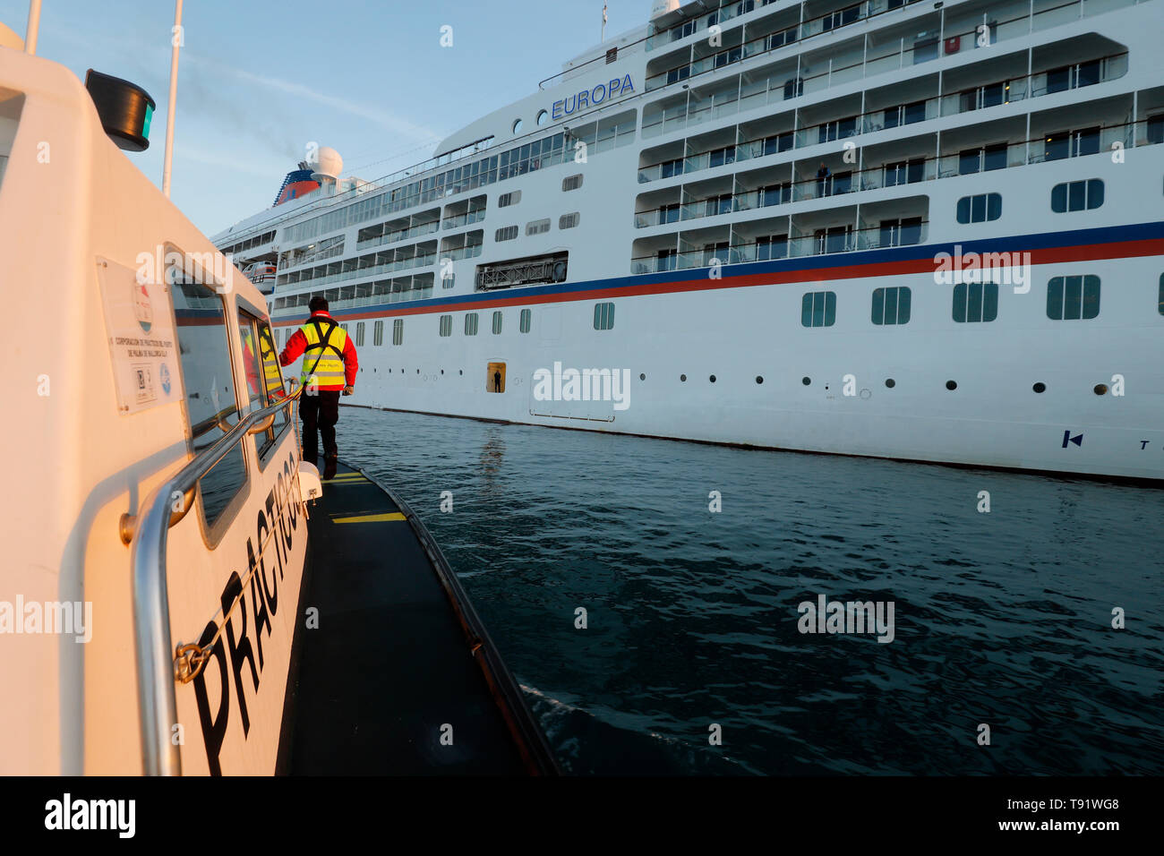 Maritime pilot hi-res stock photography and images - Alamy