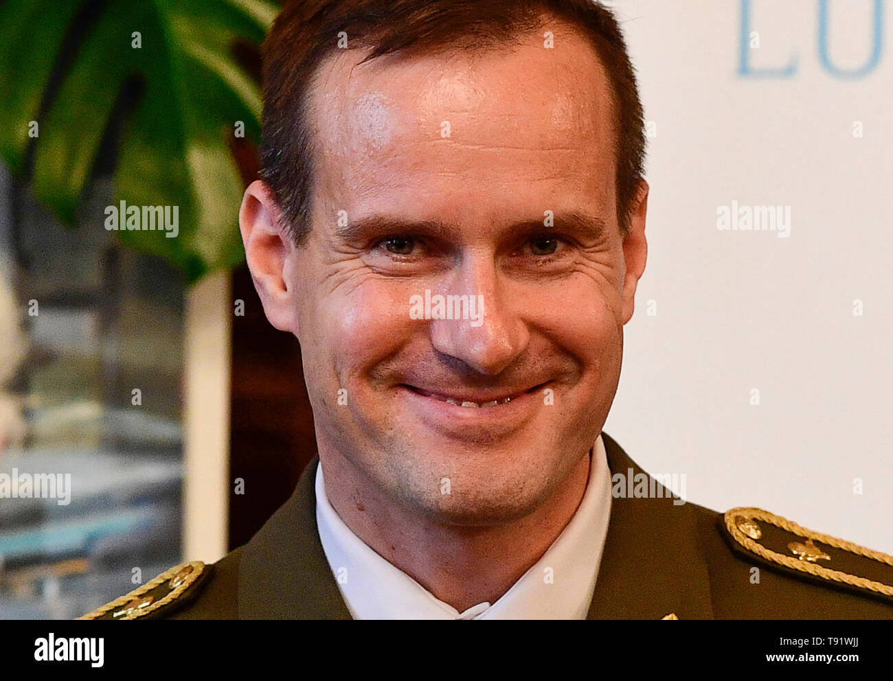 Human indifference hi-res stock photography and images - Alamy