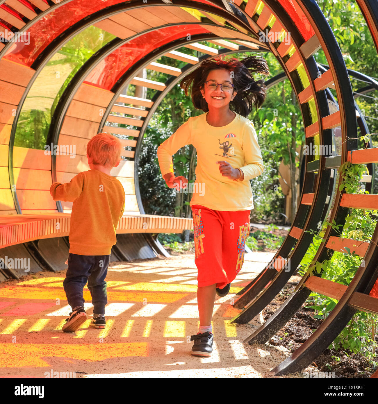 Kew Gardens, London, UK, 16th May 2019. Haniska has fun running through ...