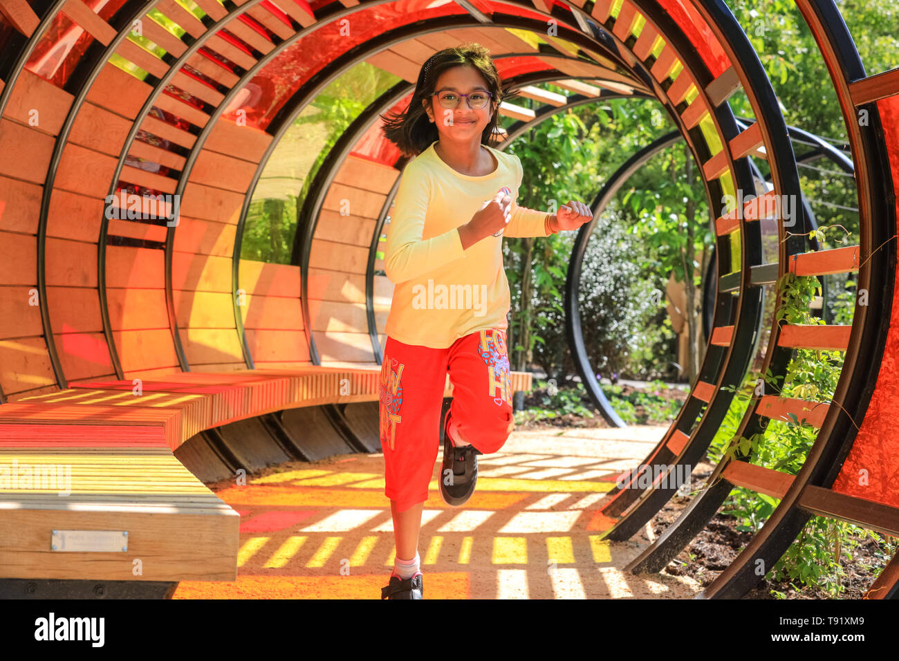 Kew Gardens, London, UK, 16th May 2019. Haniska has fun running through ...