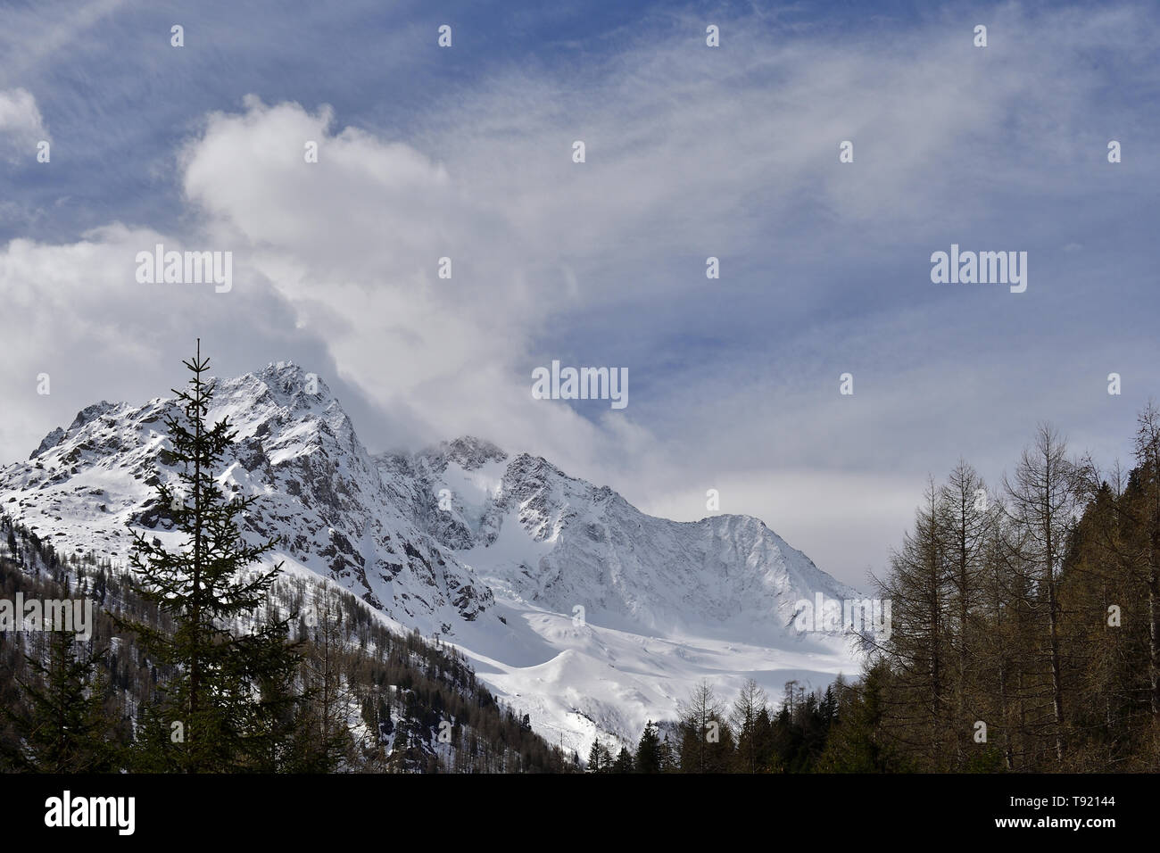 Hanging valley glacier hi-res stock photography and images - Alamy