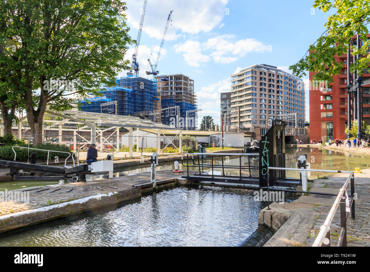 Kings cross central hi-res stock photography and images - Alamy