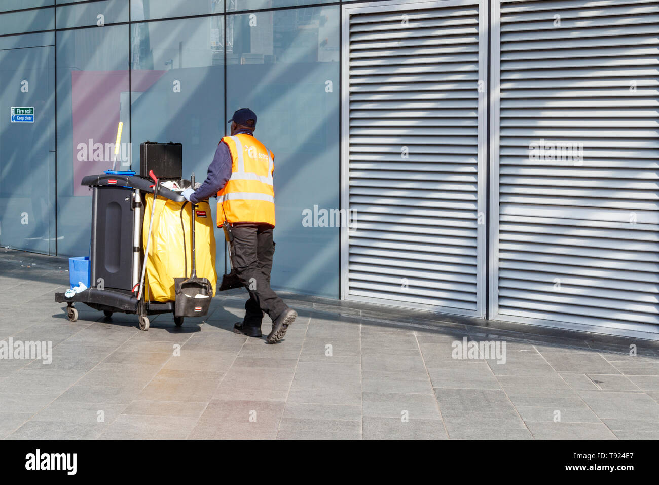 Cleaning street london hi-res stock photography and images - Alamy