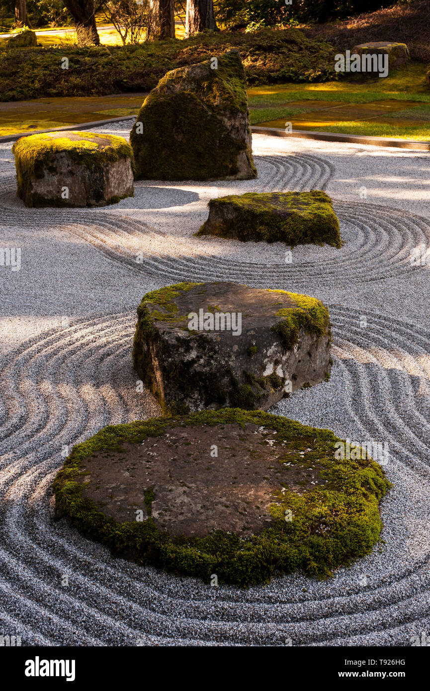 Japanese rock garden vertical hi-res stock photography and images - Alamy