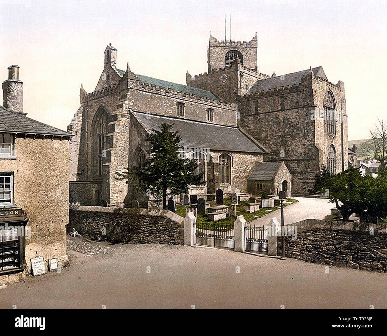 Cartmel priory and cemetery hi-res stock photography and images - Alamy