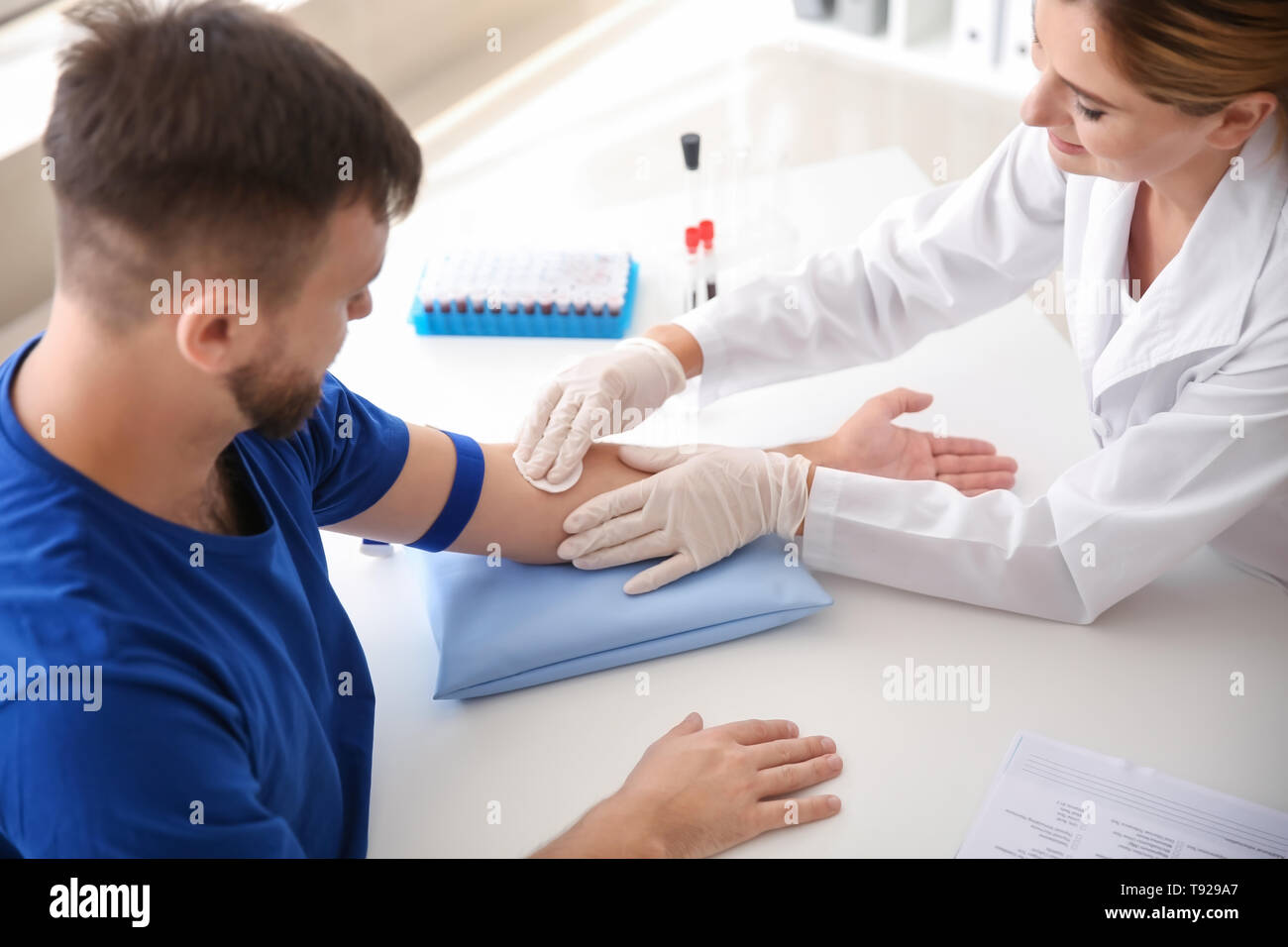 Blood draw hi-res stock photography and images - Alamy
