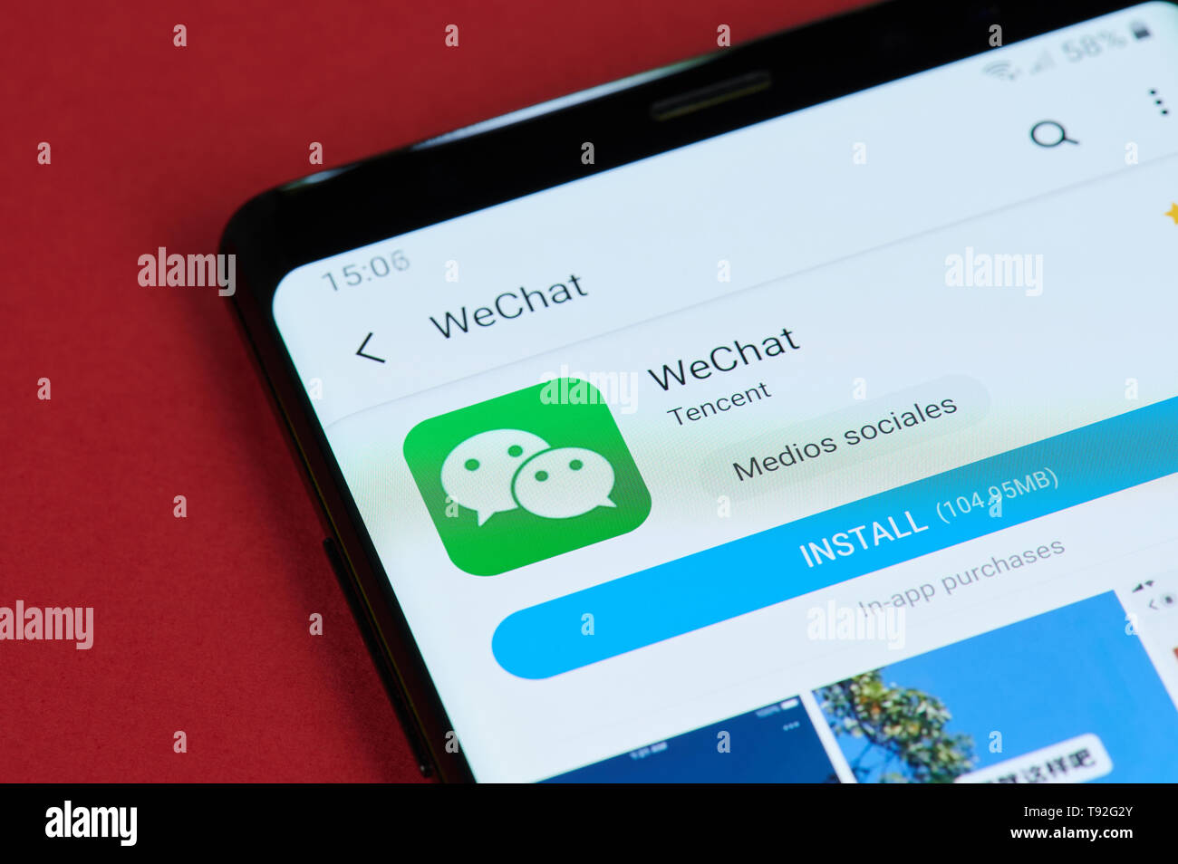 Text message screen store hi-res stock photography and images - Alamy