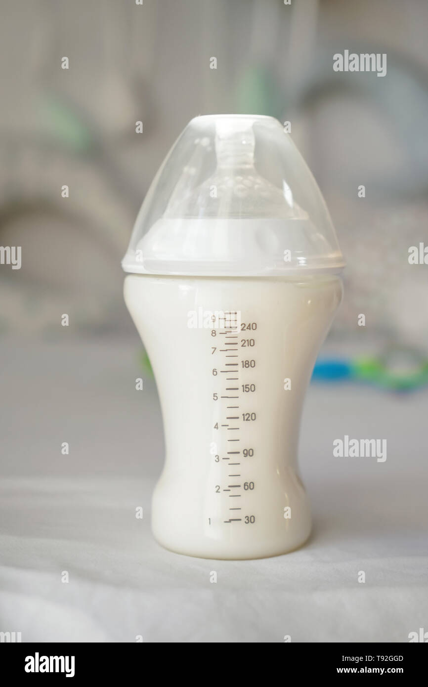 Feeding bottle of baby formula on bed Stock Photo - Alamy