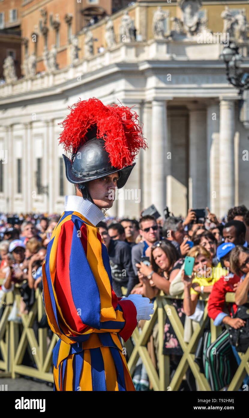 Swiss Guard In Traditional Uniform High Resolution Stock Photography ...