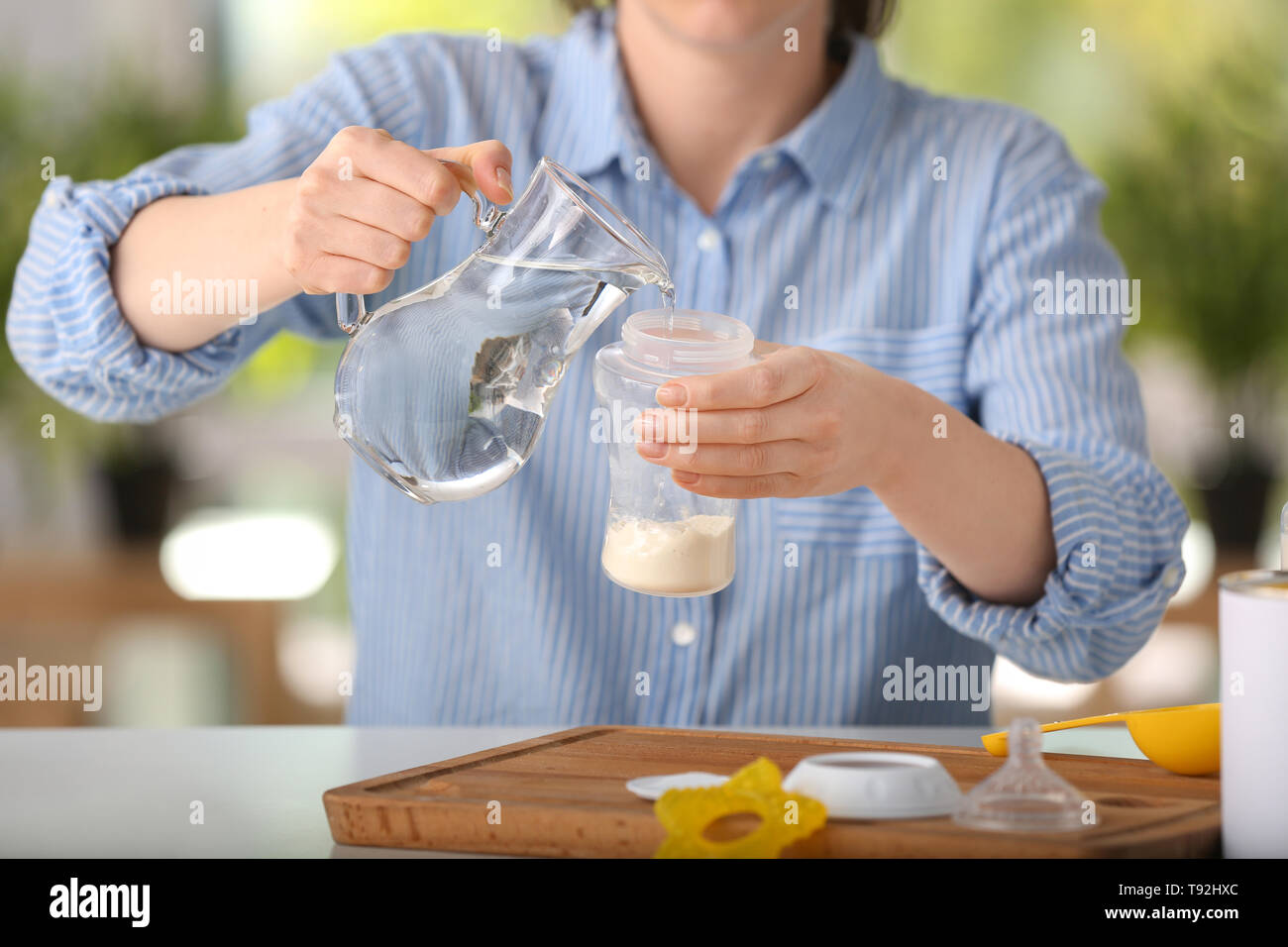 Pouring powder water hi-res stock photography and images - Alamy