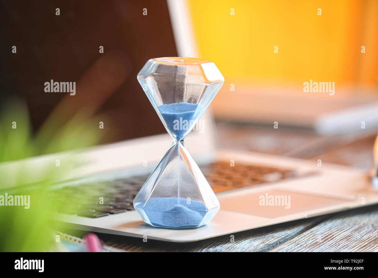 Hourglass on laptop keyboard. Time management concept Stock Photo - Alamy