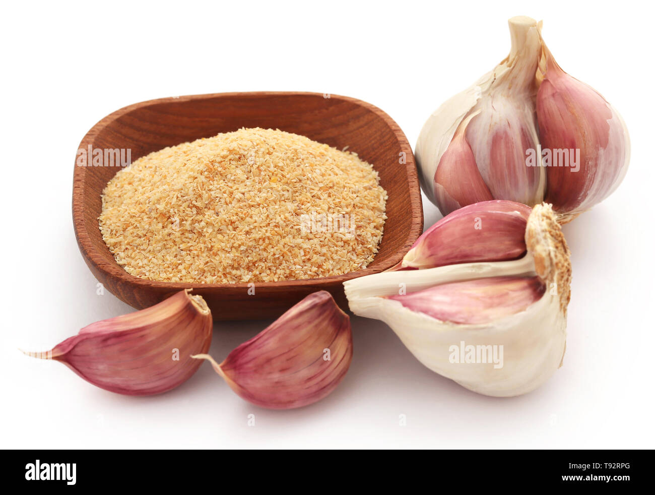 Garlic powder whith whole bulb over white background Stock Photo - Alamy