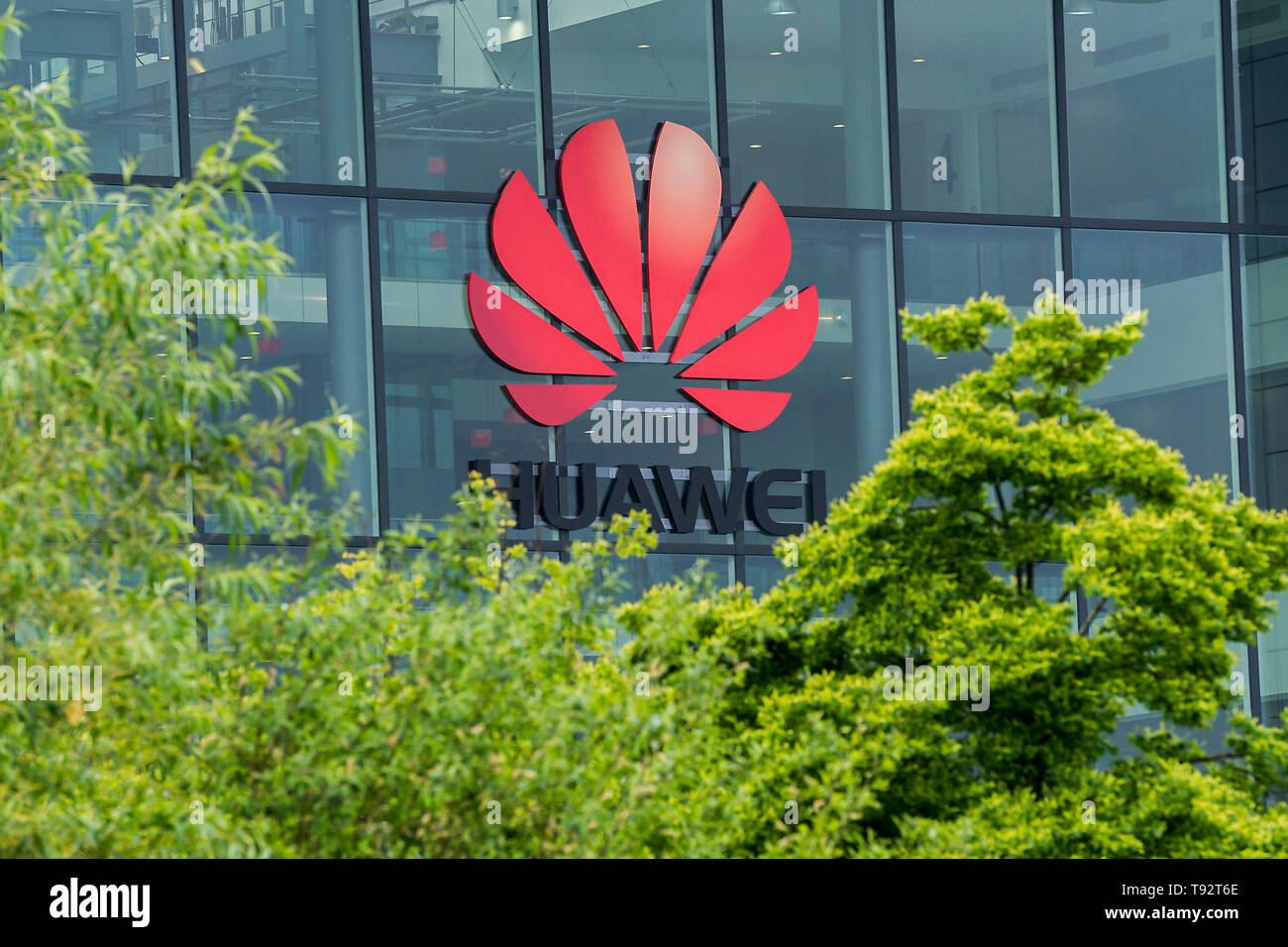 Huawei's new UK Headquarters in Reading opened by Mark Hoban MP ...