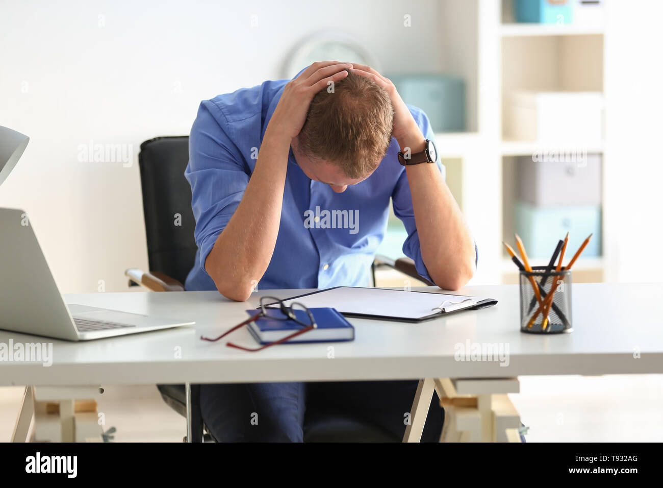 Man having panic attack at workplace in office Stock Photo - Alamy