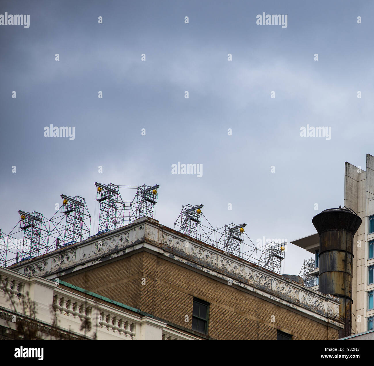 Roof of rundown building in downtown Stock Photo - Alamy