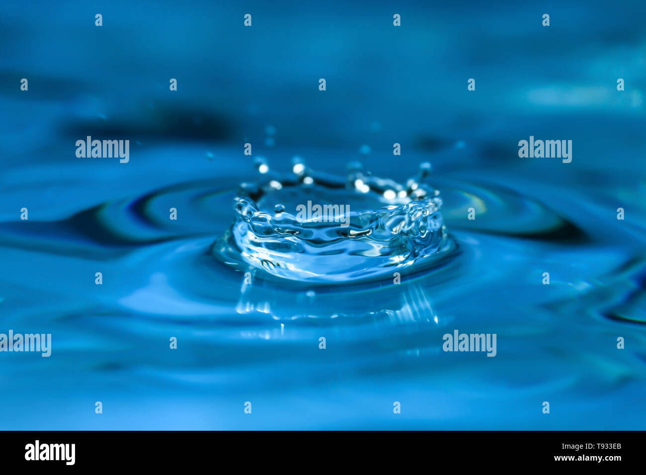 Splash after falling of water drop, closeup Stock Photo - Alamy