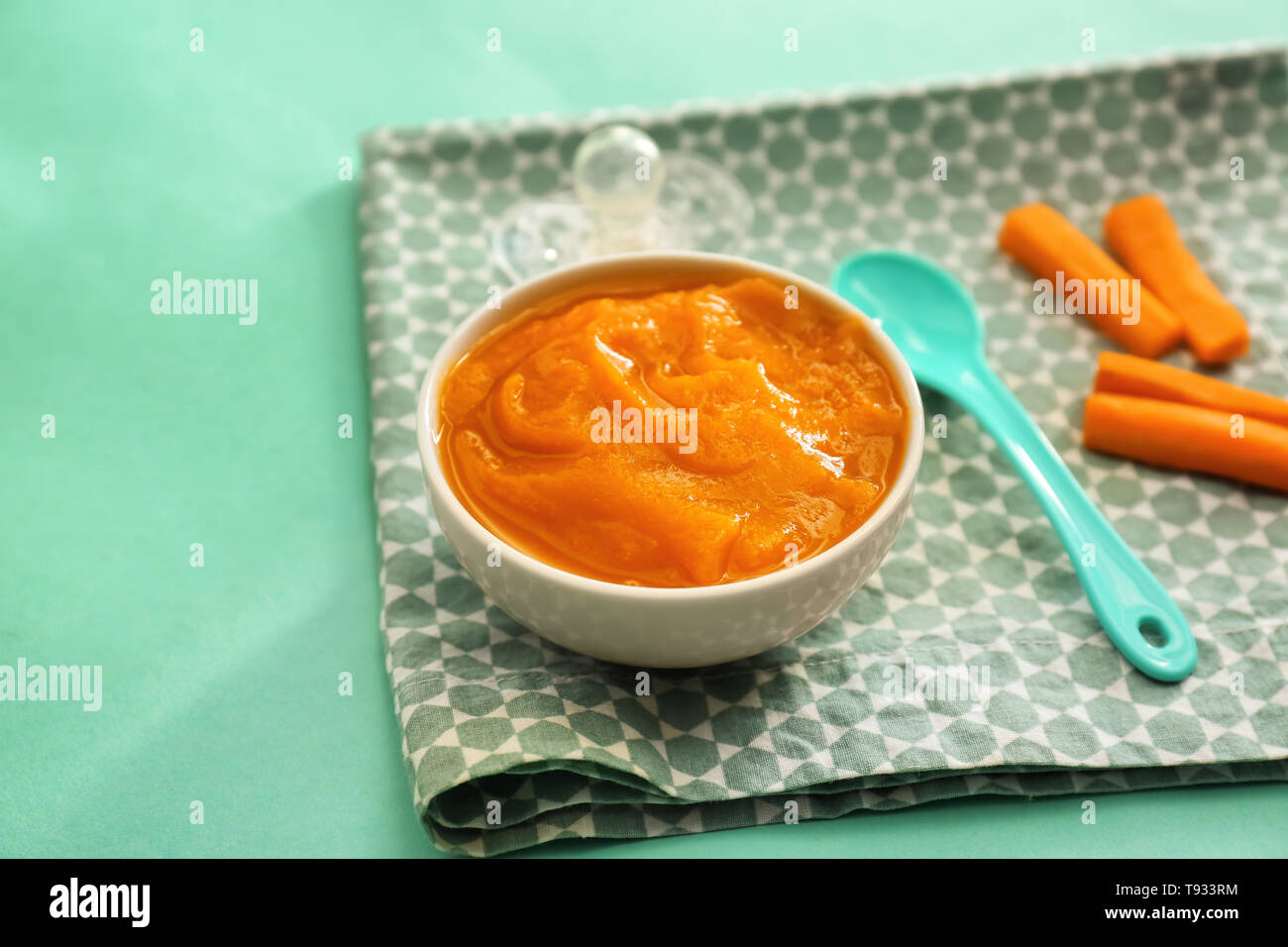 Bowl with healthy baby food on color table Stock Photo - Alamy