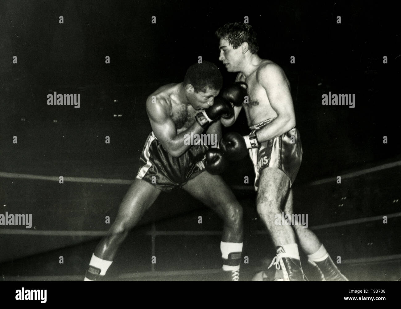 Boxers boxing sixties hi-res stock photography and images - Alamy