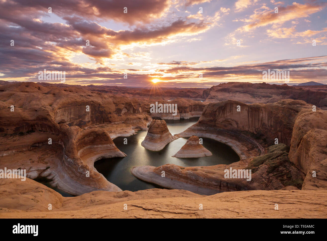 Unusual natural background. Reflection Canyon on Lake Powell, Utah, USA ...