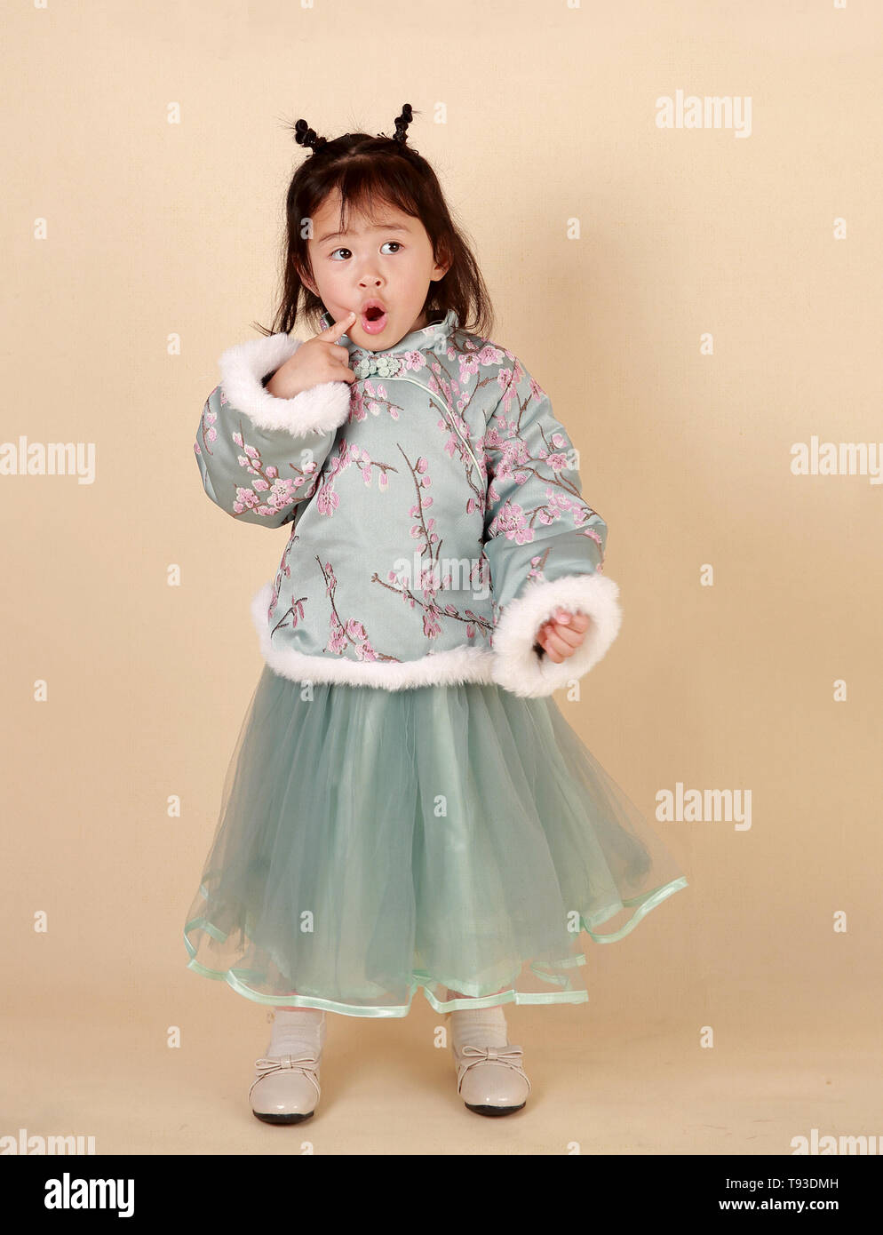 a happy Chinese little girl Stock Photo - Alamy