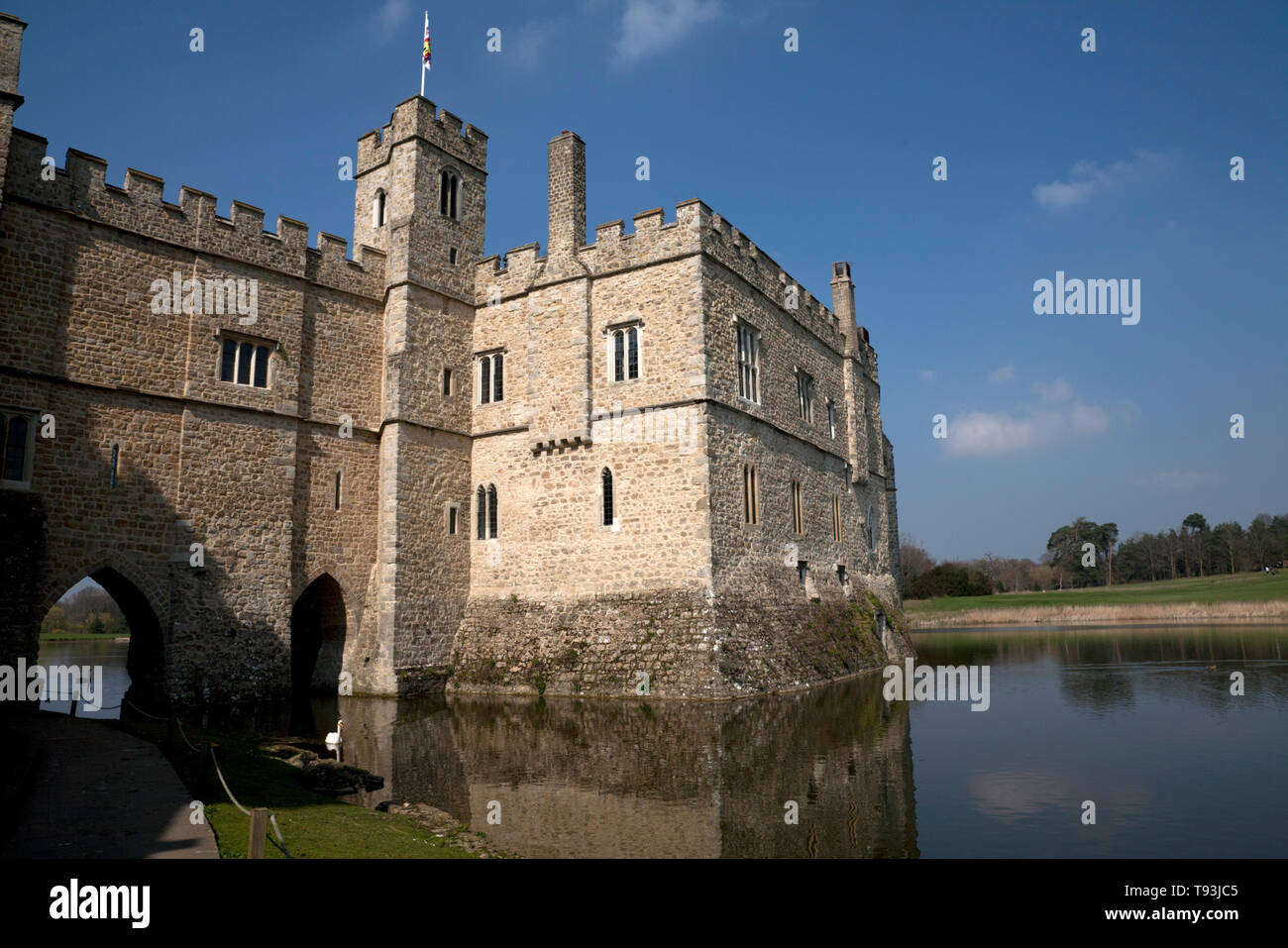 moat leeds castle maidstone kent england Stock Photo - Alamy