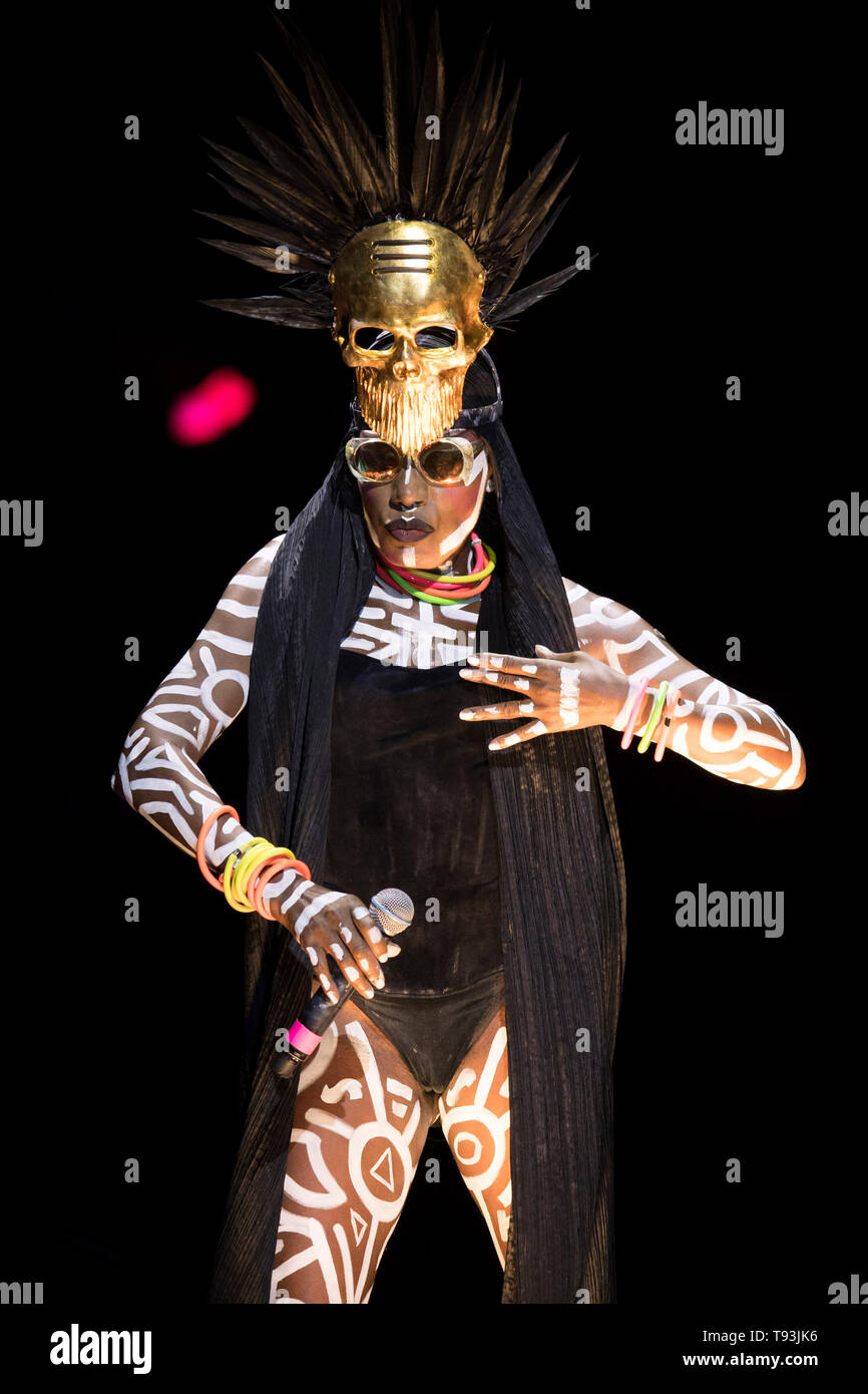 Grace jones singer hi-res stock photography and images - Alamy