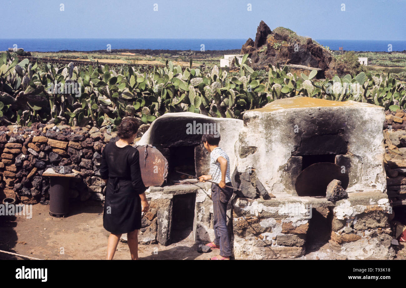 Linosa hi-res stock photography and images - Alamy