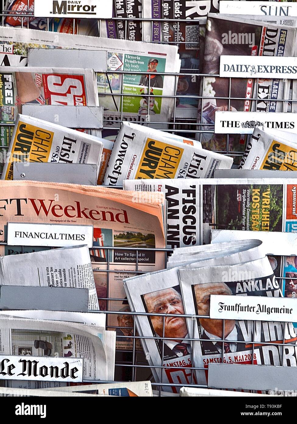 lots of different International newspapers Stock Photo - Alamy