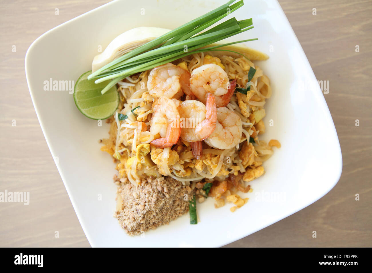 Thai food padthai fried noodle with shrimp Stock Photo - Alamy