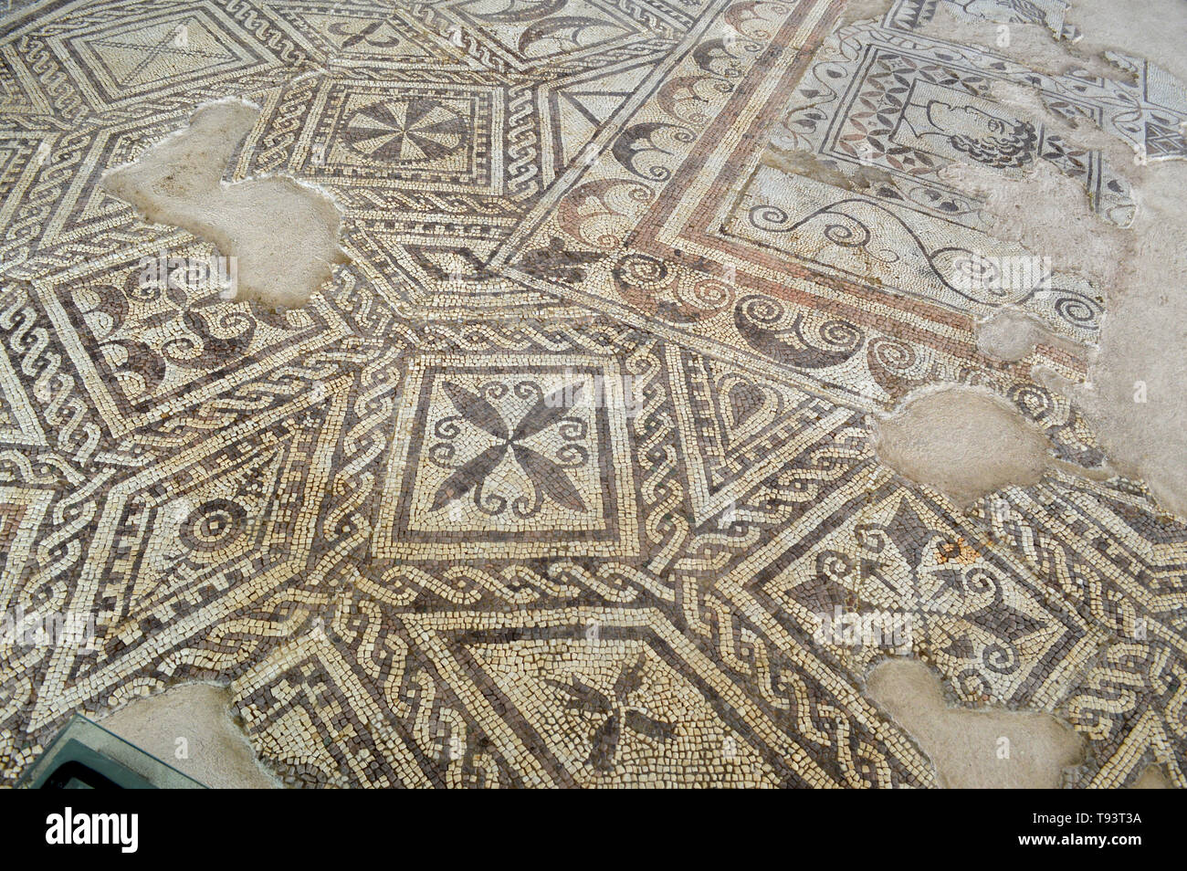 Ancient roman stone table hi-res stock photography and images - Alamy
