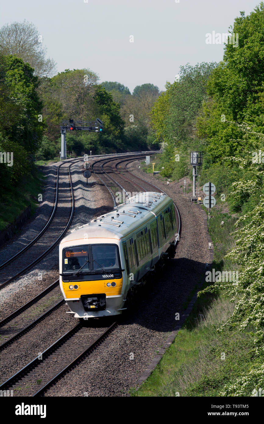 Chiltern Railways class 165 diesel train at Hatton Bank, Warwickshire ...