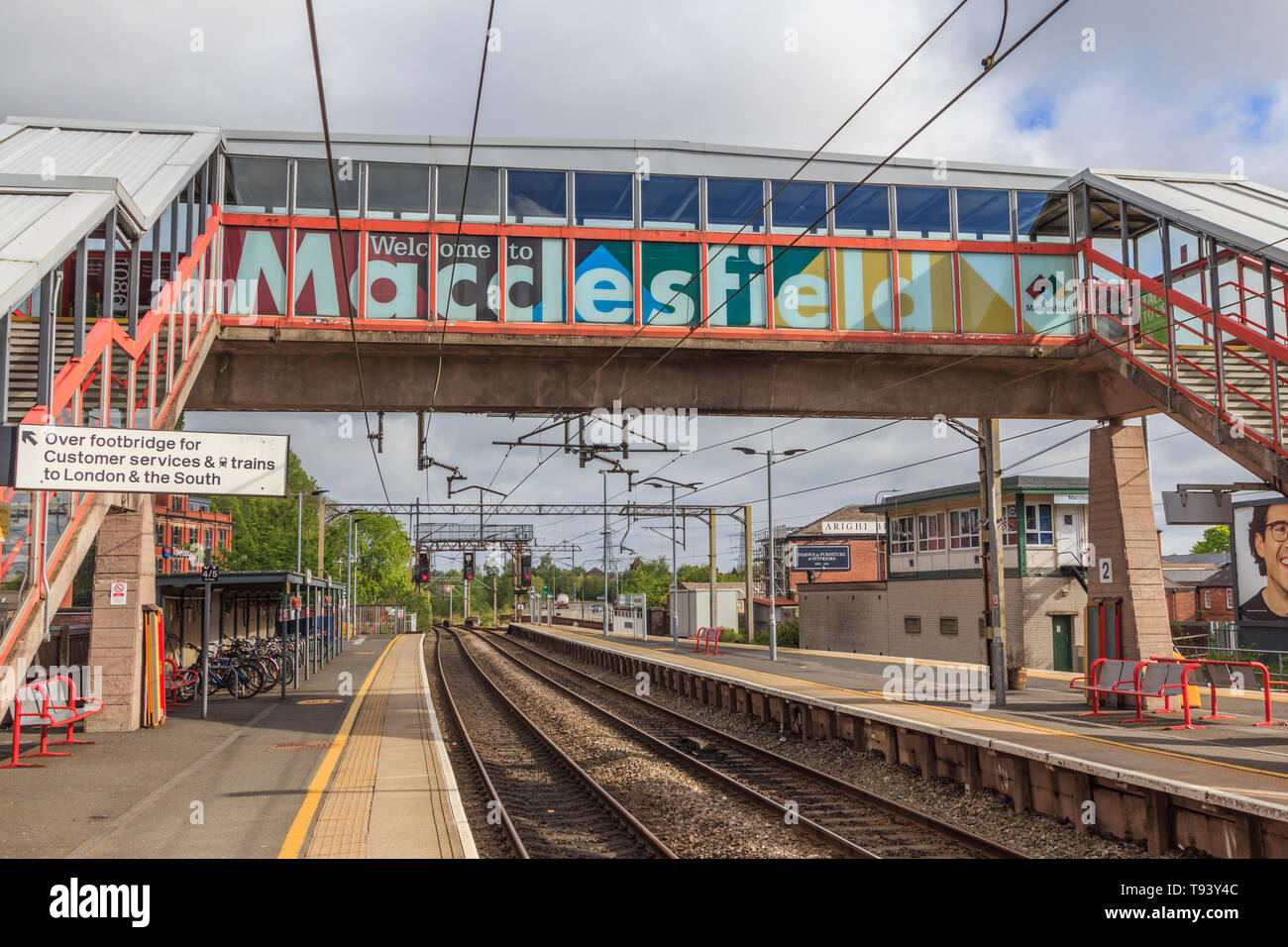 Macclesfield Railway Station, Station Footbrdige over railway with ...