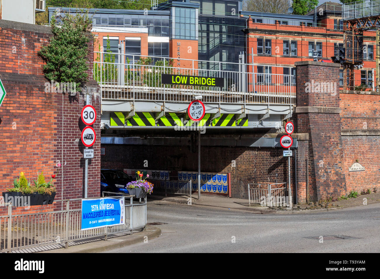 Headroom hi-res stock photography and images - Alamy