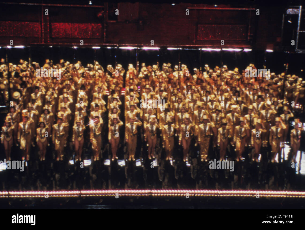 Chorus line 1985 hi-res stock photography and images - Alamy