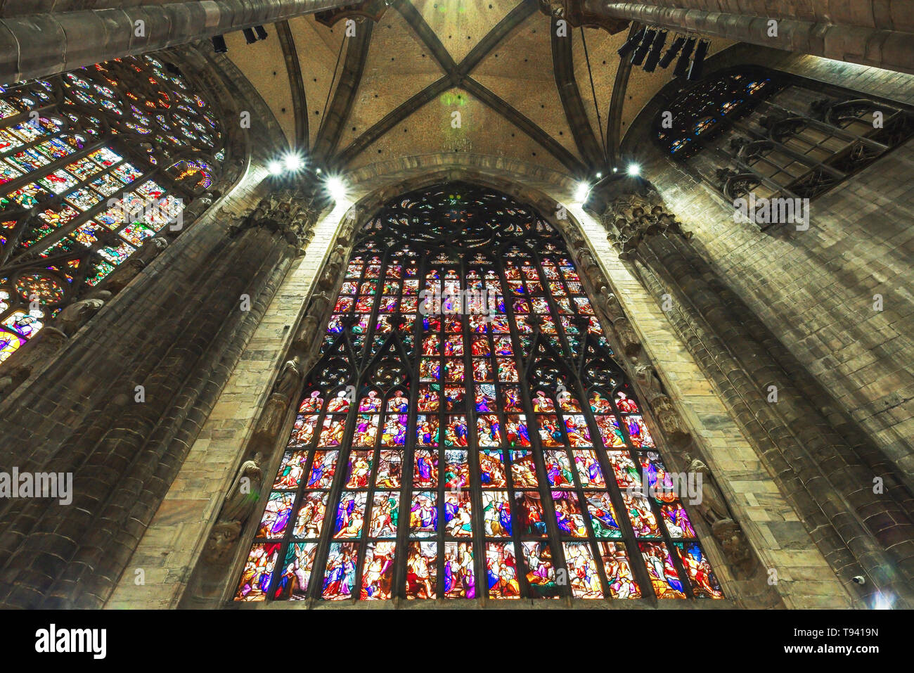 Spectacular Stained Glass Windows in the Milan Cathedral (Duomo di ...