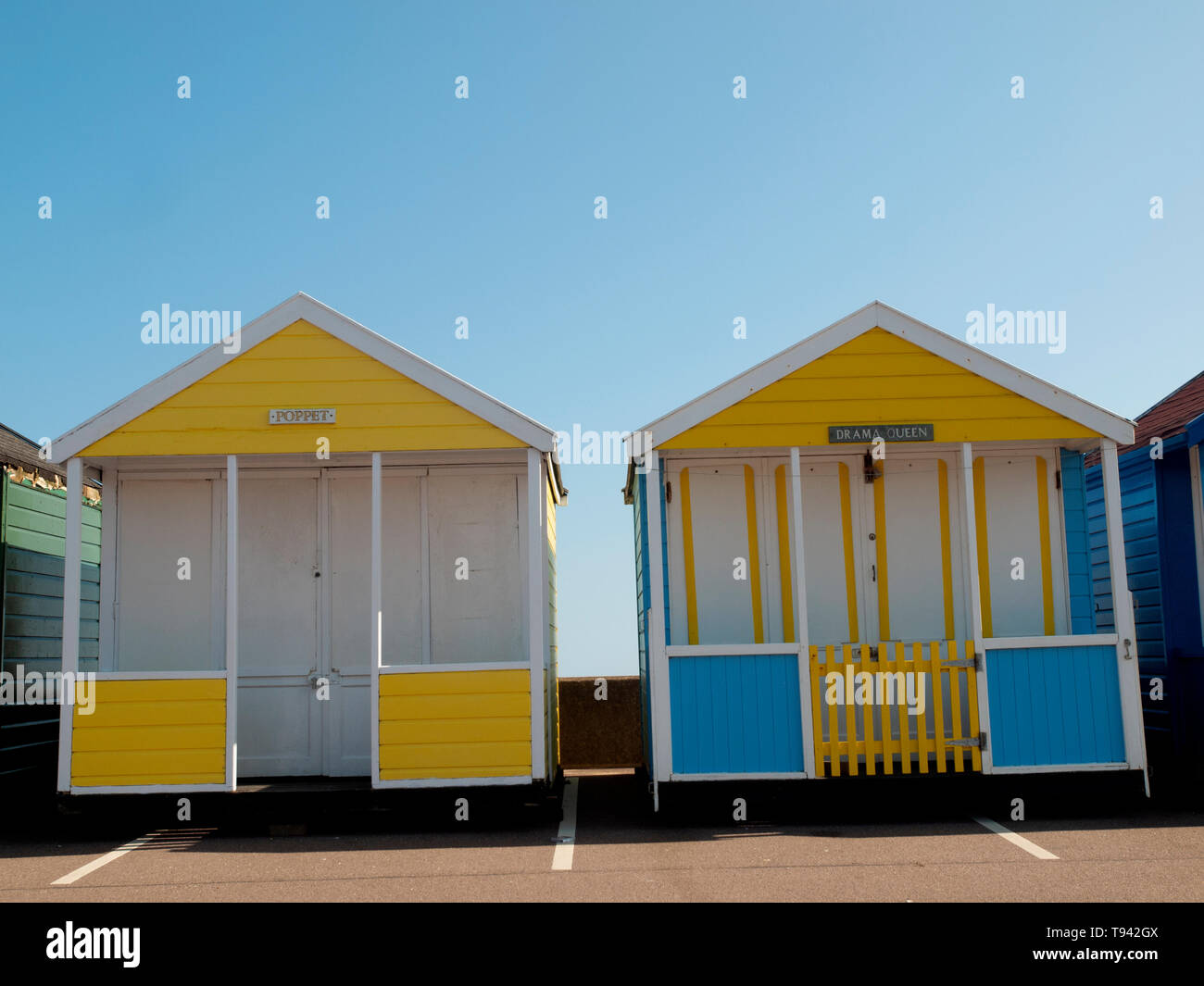 Brightly painted beach huts southwold hi-res stock photography and ...
