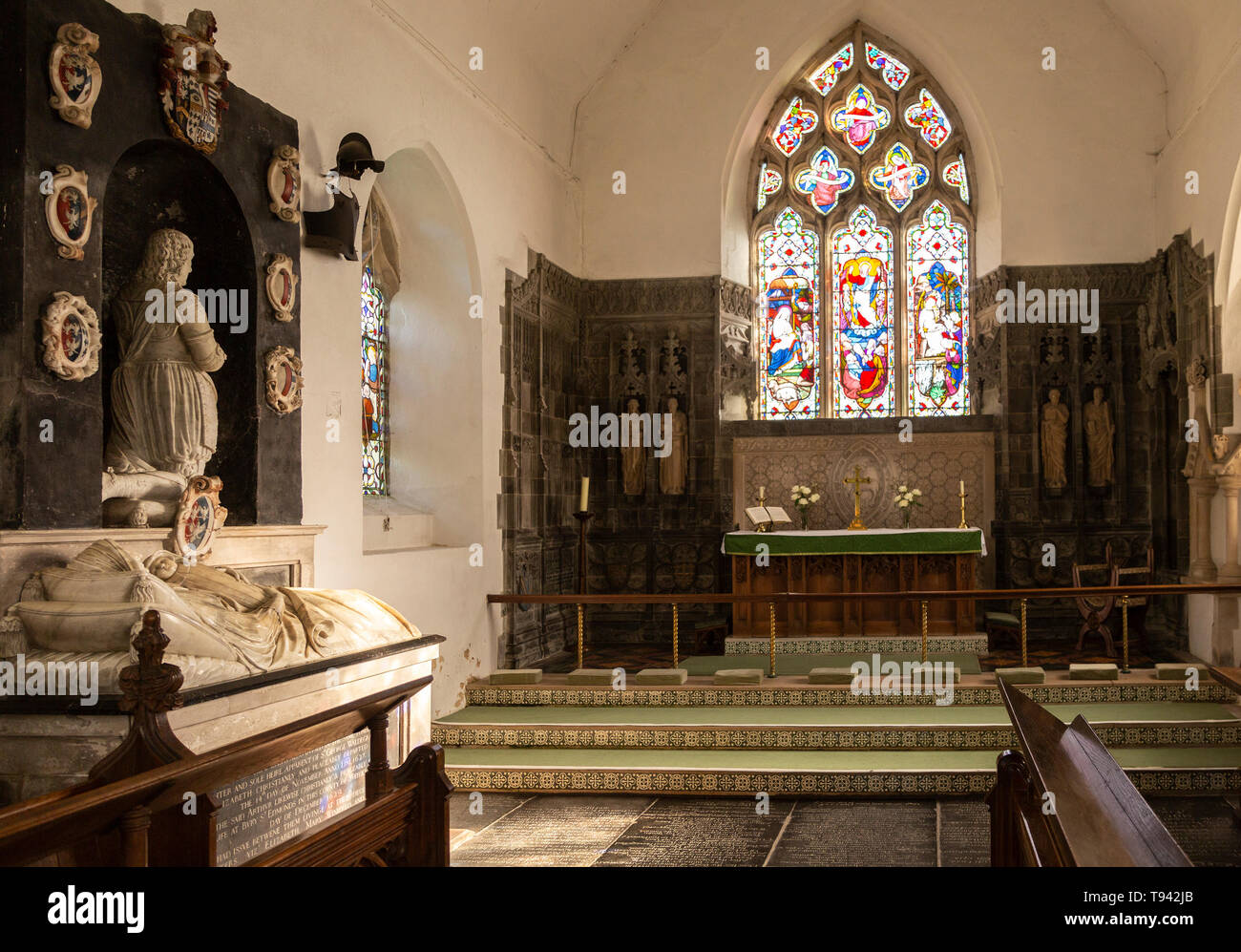 Altar and sanctuary monument inside church of Saint Andrew, Bramfield ...